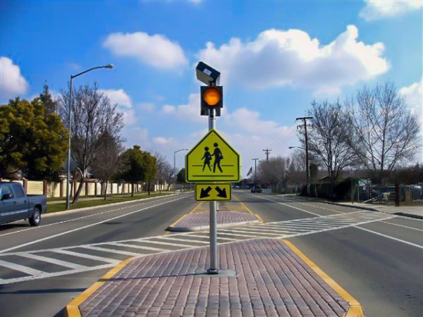 Solar Crosswalk Beacon | R820-E Solar Crosswalk Flashing Beacon | Carmanah