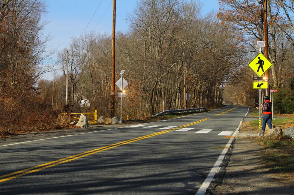 R920-E (Gen 3) 15W Solar Rectangular Rapid Flashing Beacon | Carmanah