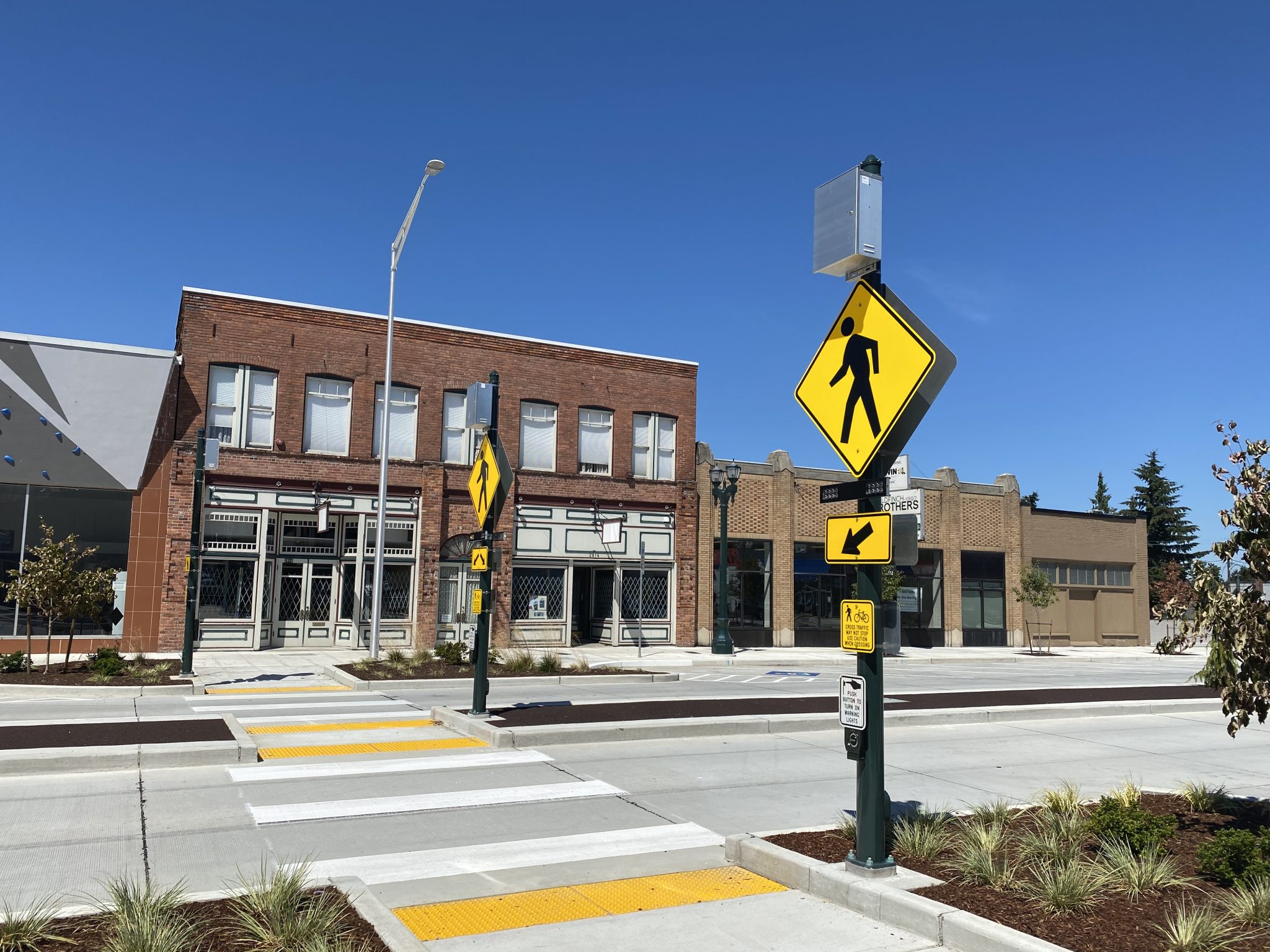 Systems for Traffic Beacons and Signs | Solar LED Beacons | Carmanah