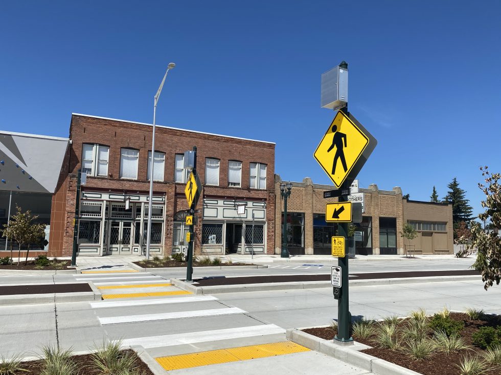 Systems for Traffic Beacons and Signs | Solar LED Beacons | Carmanah