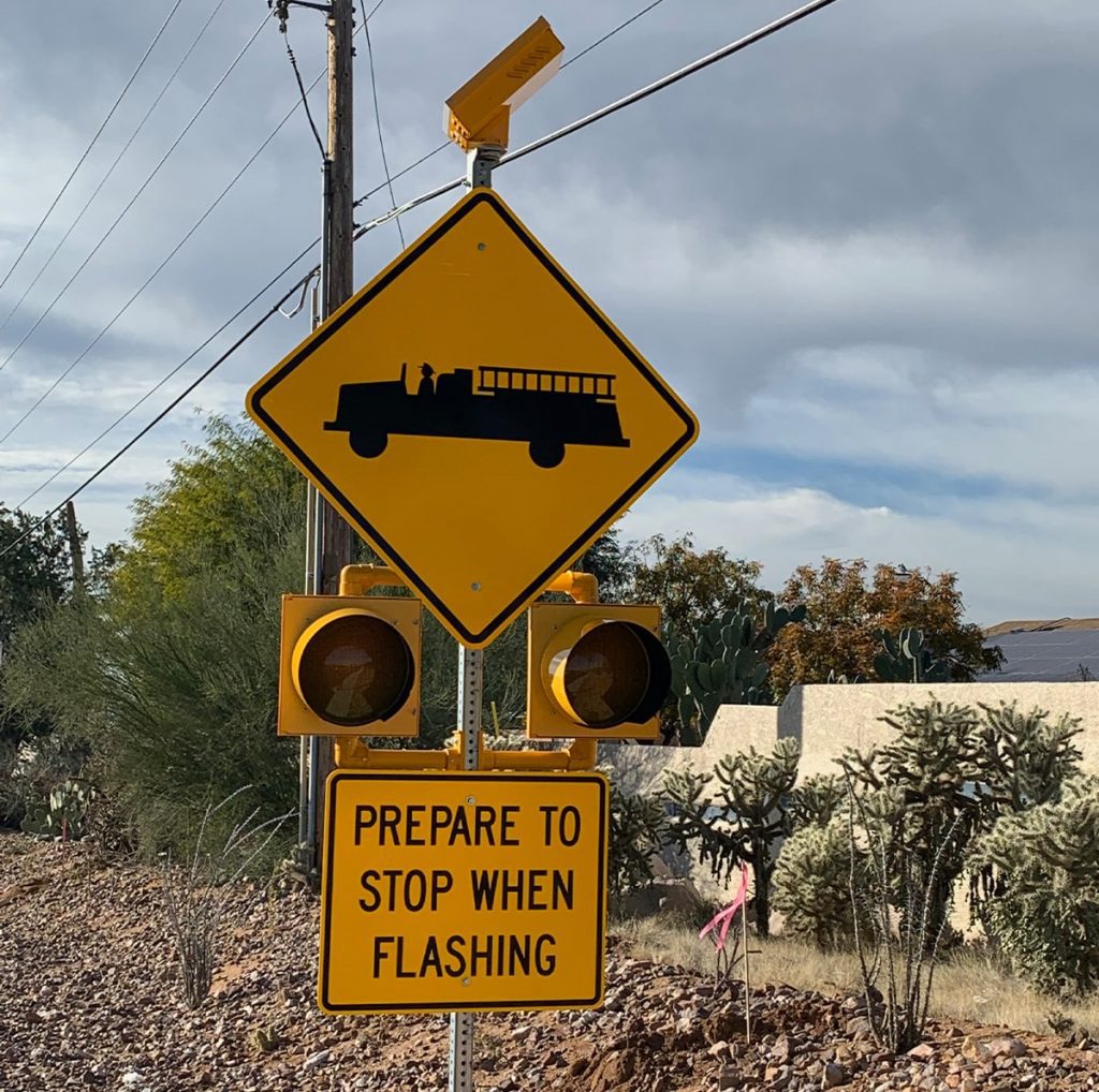 24-Hour Solar Flashing Beacon | Stop & Warning Signs - R247-G | Carmanah